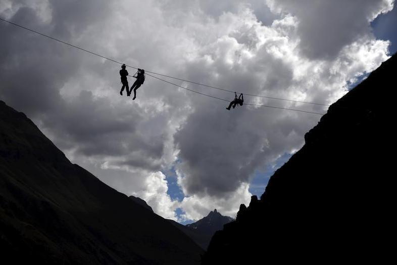 Qatar launches first-ever zipline
