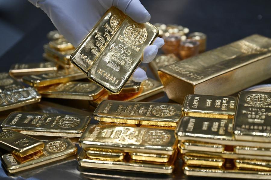 Gold rises as weaker dollar, Trump's Powell criticism fuel uncertainty