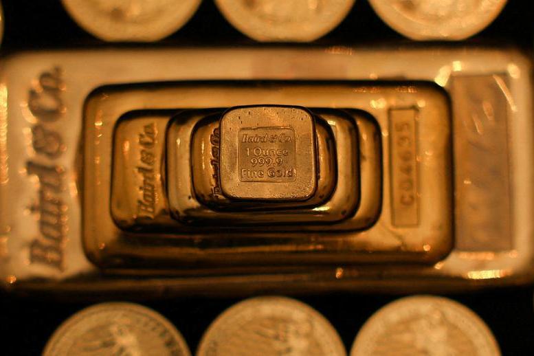 Gold eases as US jobs data lifts dollar; Trump softens tone on Iran