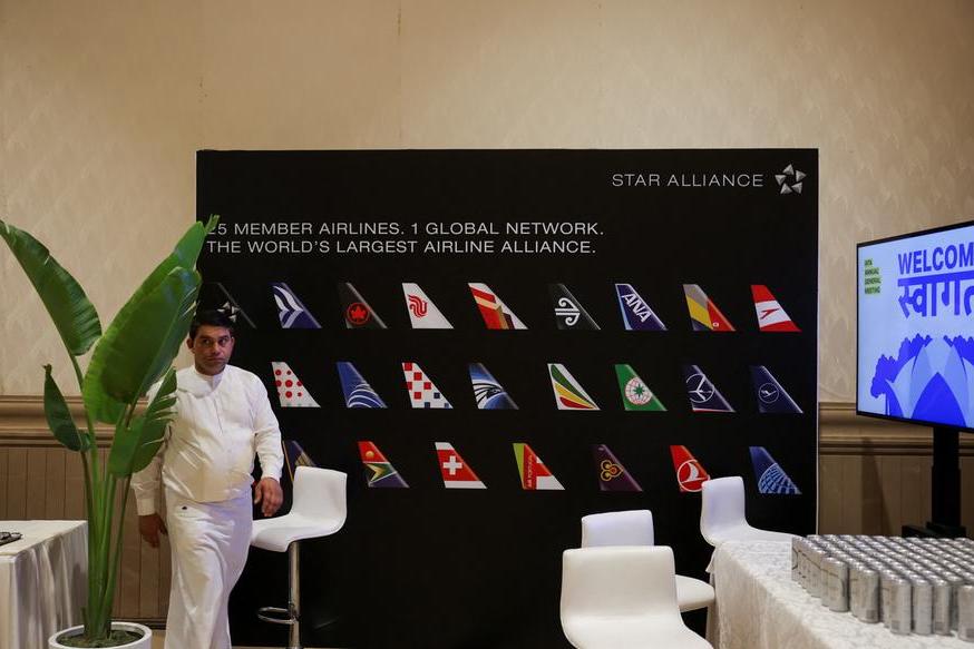 Airlines stick to net zero target despite green fuel doubts