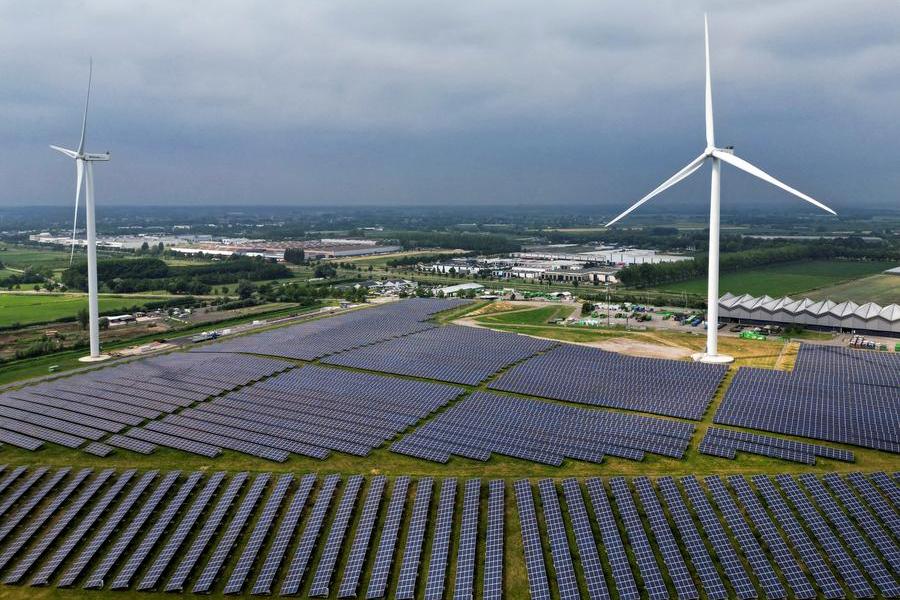 Global wind and solar power outpace gas for first time in April, report ...