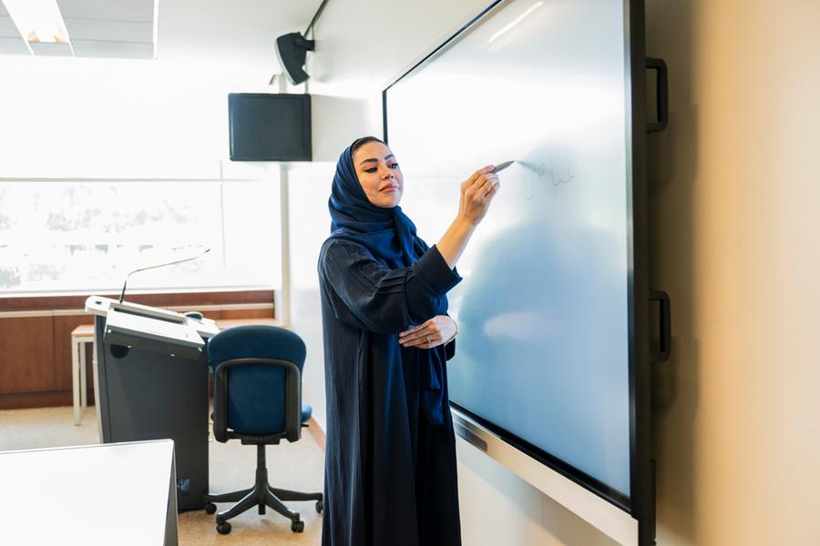 Ministry starts receiving applications from teachers to work in Saudi ...
