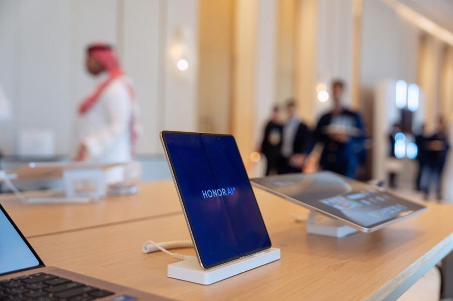 HONOR, in partnership with MHD-ITICS debuts at COMEX in Muscat, expanding its presence in the GCC