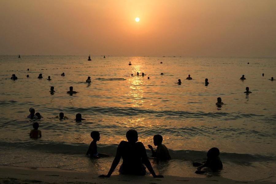 UAE summer temperatures surge near record highs after hottest ever spring