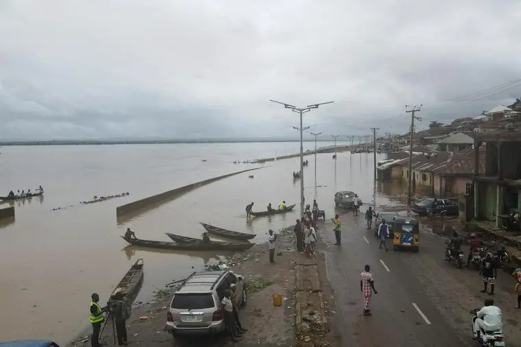 'Colossal' flooding kills hundreds in Nigeria