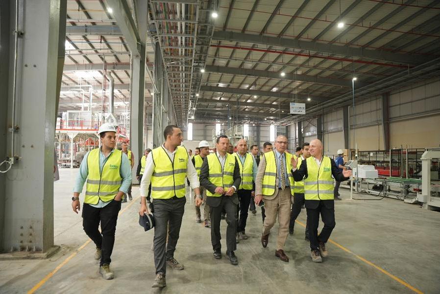 Turkish Ambassador to Egypt tours Beko factory in 10th of Ramadan City