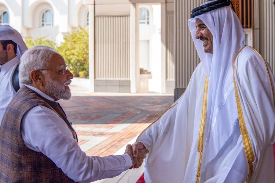 Kuwait's Amir, Indian PM discuss ways to strengthen ties