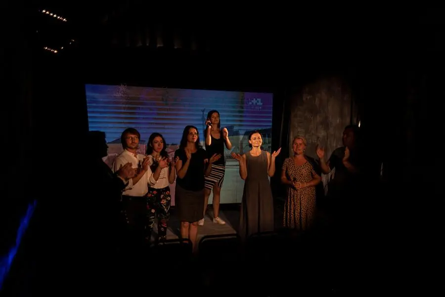 Ukraine actors return to stage in bomb shelter