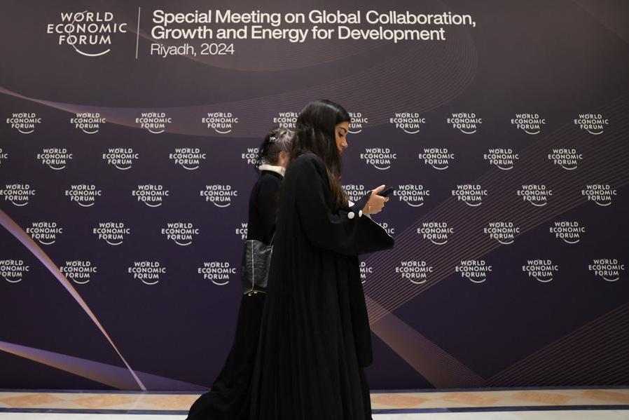 Bahrain takes part in WEF meeting in Riyadh