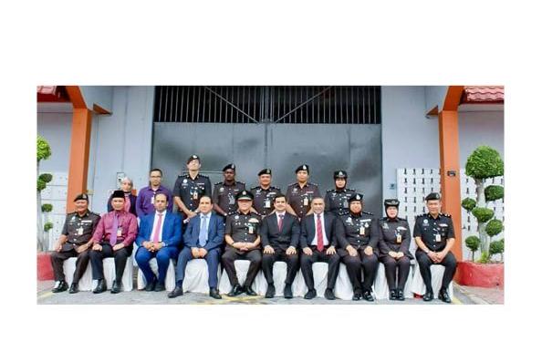 A delegation from the ADJD explores the Malaysian Penal and ...
