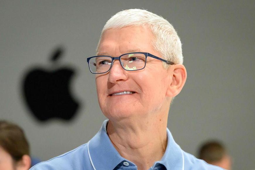 Apple CEO in China ahead of Shanghai store opening