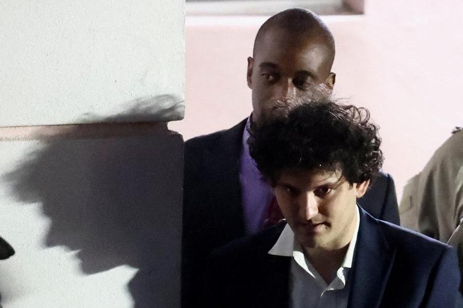 In sweltering Bahamas courtroom, Bankman-Fried fights incarceration