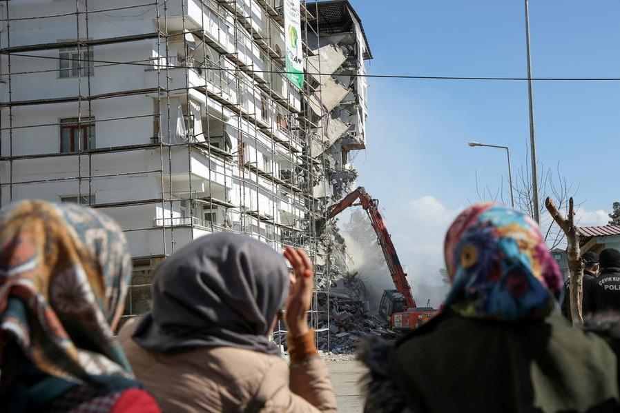 Turkey begins to rebuild for 1.5mln made homeless by earthquakes