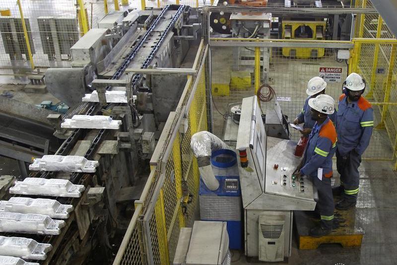 Mideast smelters sweat on aluminium raw materials as cargoes held up