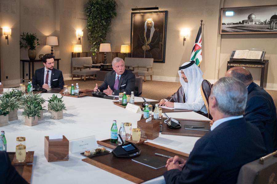 King of Jordan receives Abdullah bin Zayed and ministers