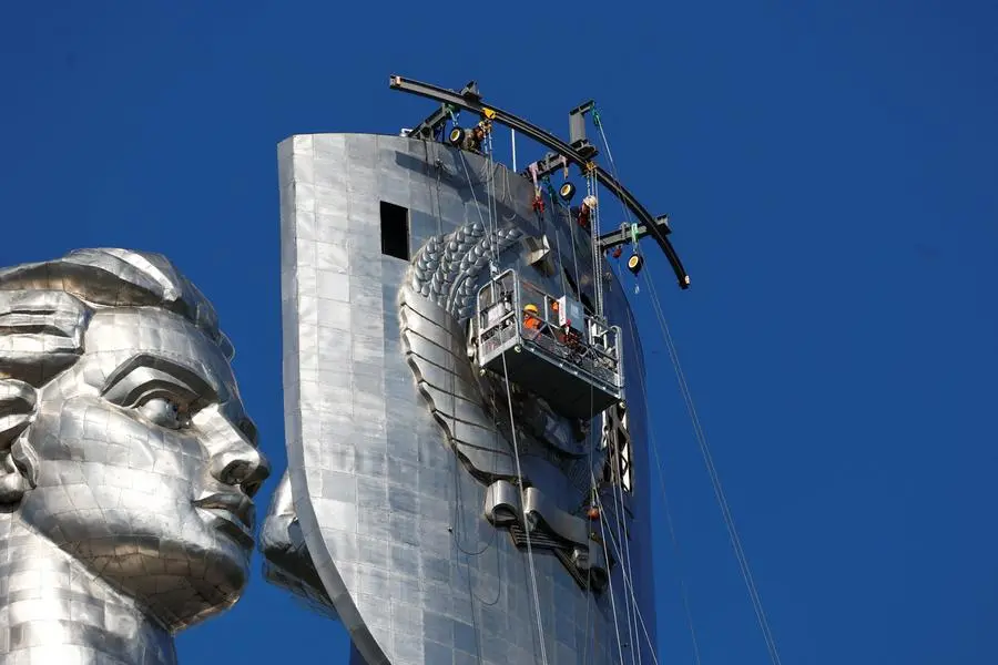 Soviet Emblem Cut Off Ukraines Motherland Monument
