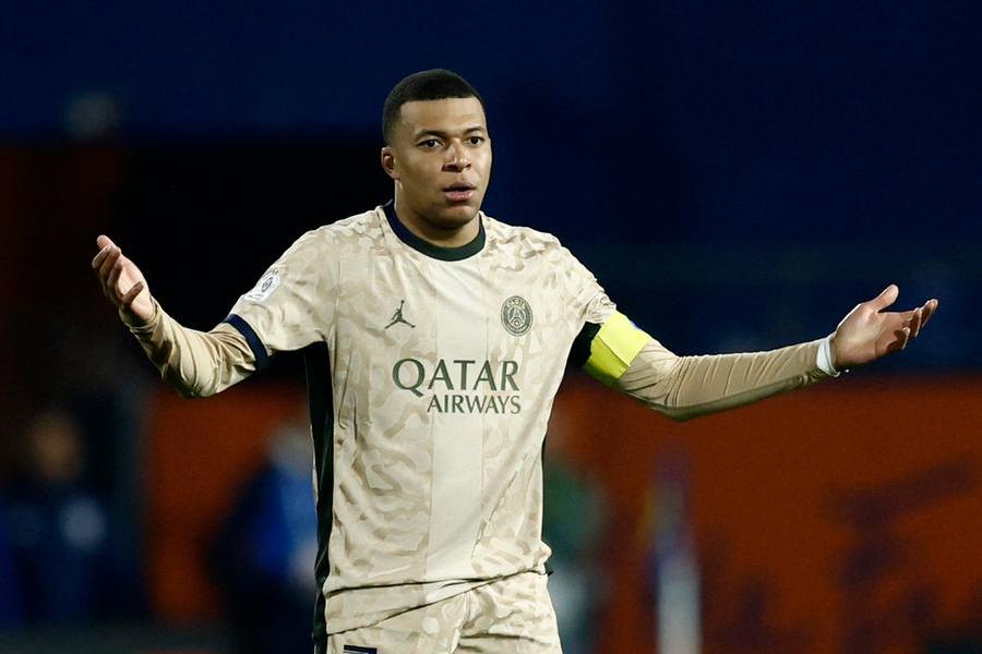 Mbappe's reduced playing time with PSG may benefit France, Deschamps says
