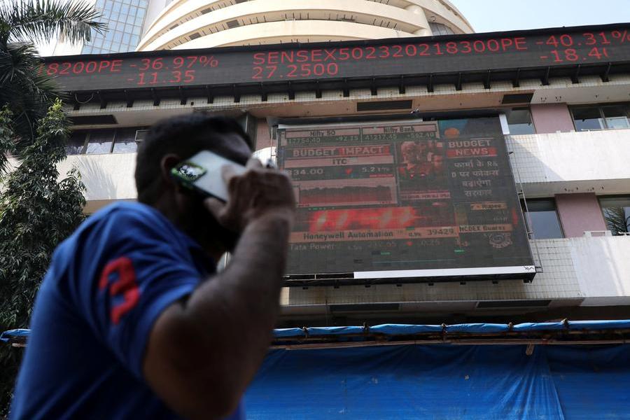 FPI inflows hit 11-month high in July, lift benchmarks to fresh highs ...