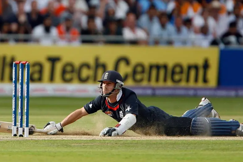 Ex-England cricketers Bell, Foster to help coach New Zealand
