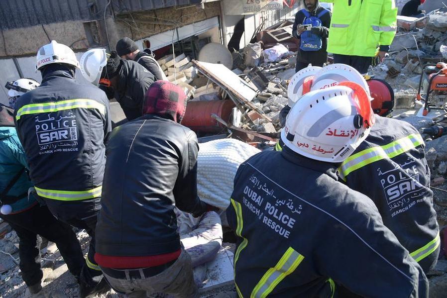 Emirati crew saves Syrian family from wreckage of their home in Türkiye