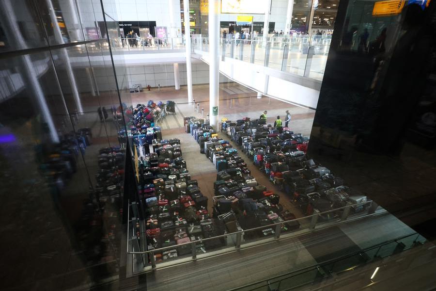 London's Heathrow raises passenger traffic, cost forecasts