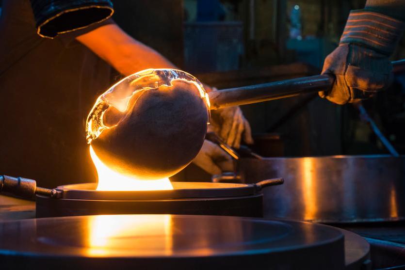 Japan, Swiss scientists create glass that generates electric current