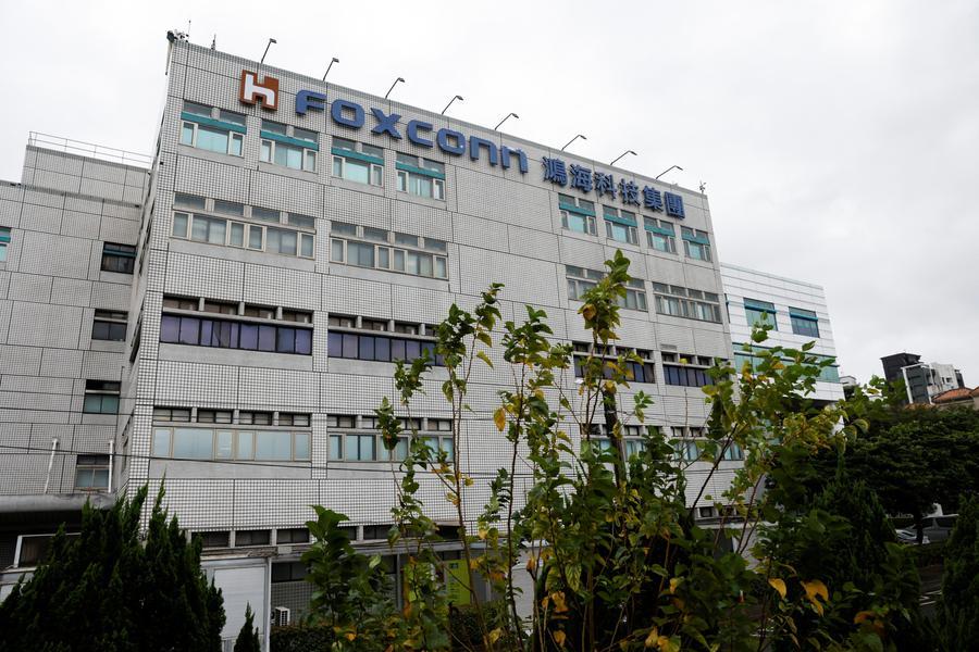 Apple supplier Foxconn quadruples bonuses to staff hit by China COVID ...