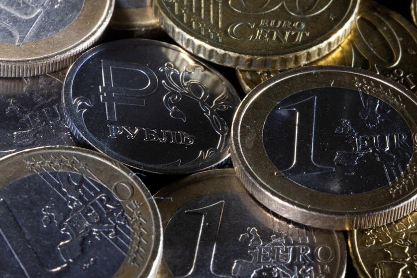 Russian rouble opens flat, sticks to 60-mark against U.S. dollar