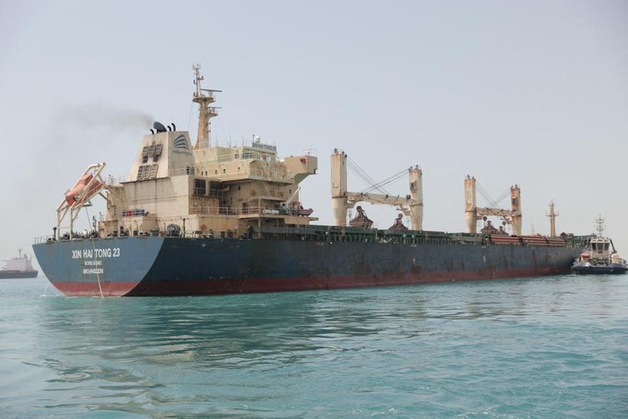 Egypt tows away stranded oil tanker in Suez Canal