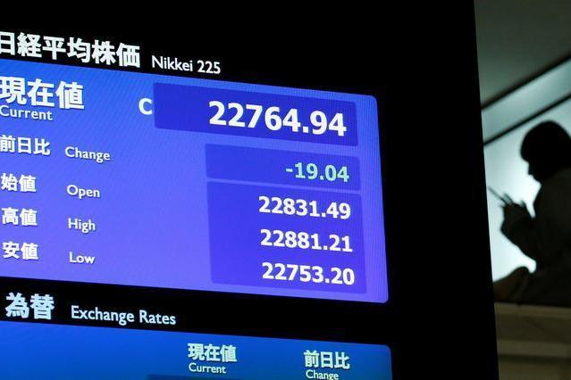 Japan's Nikkei notches fourth weekly gain as weaker yen lifts exporters