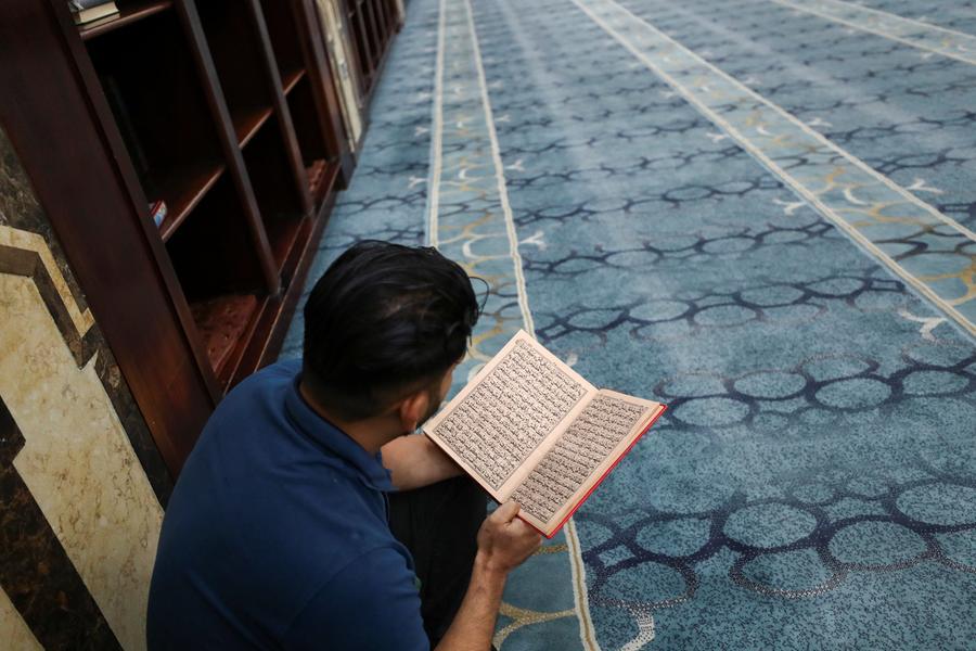 50,000 Dubai residents gather to offer Qiyam prayers on 27th night of ...