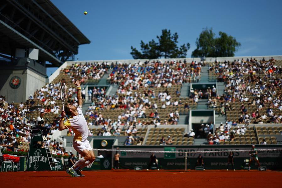 French Open starts under sunny skies at Roland Garros