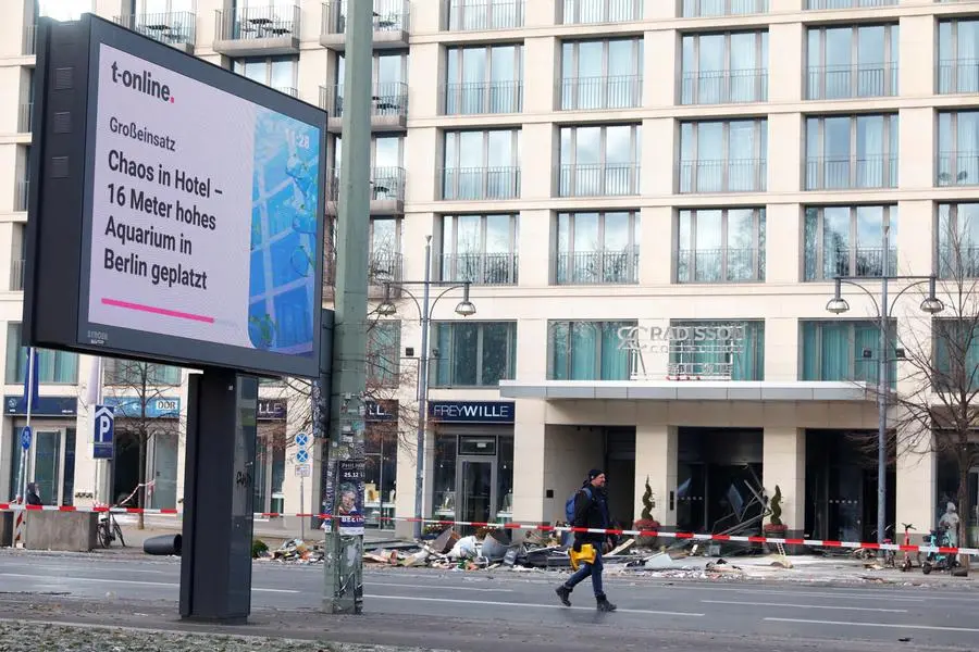 Giant aquarium housing 1,500 fish bursts in Berlin