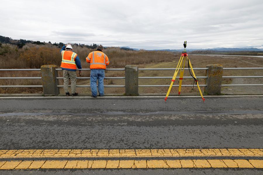 Magnitude 6.4 quake shakes northern California, leaves 2 dead ...