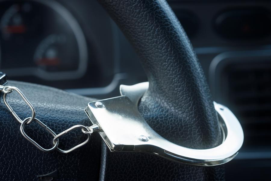 Jeddah police arrest 15 expats after series of car thefts in the city
