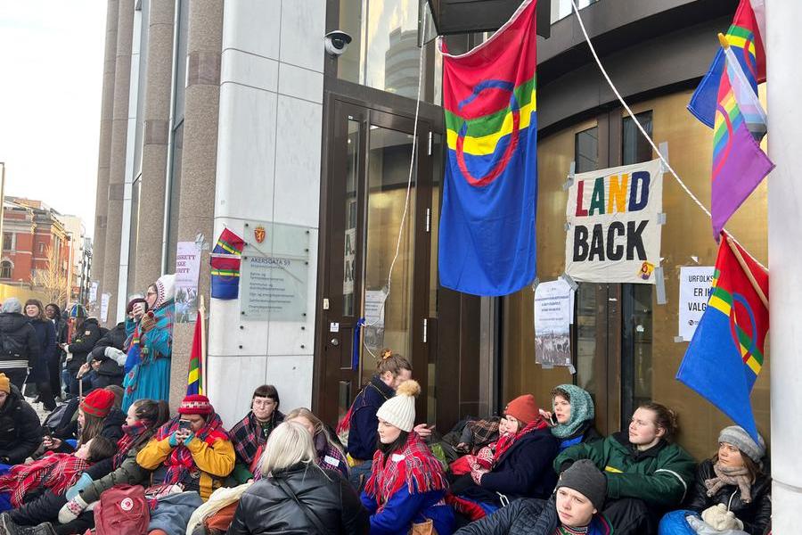 Thunberg, indigenous protesters block Norway energy ministry over wind ...