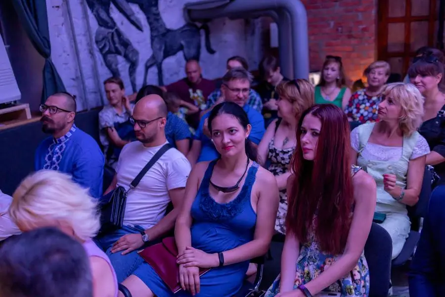 Ukraine actors return to stage in bomb shelter
