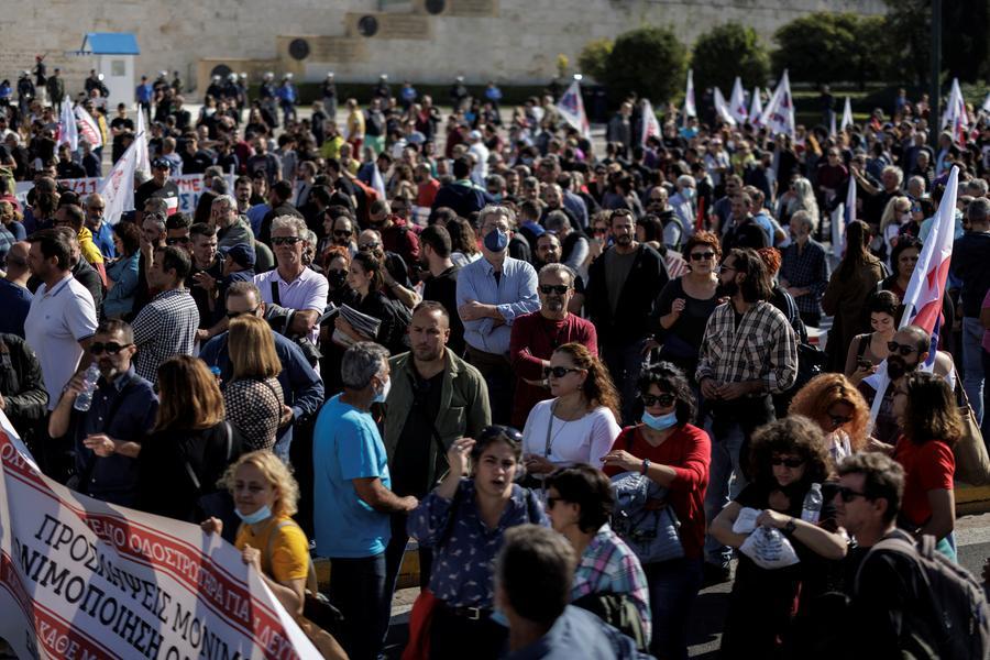 Greek workers walk out over 'suffocating' inflation