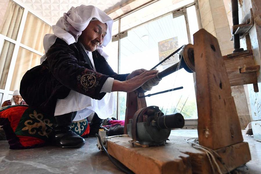 'Happy Grandmas': Women weave to protect Kyrgyzstan's ancient shyrdak rug