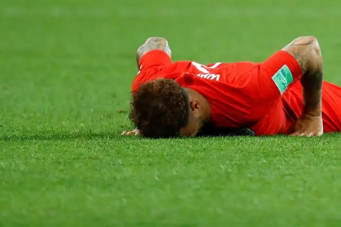 Walker cannot play as inverted full back in City's system - Guardiola