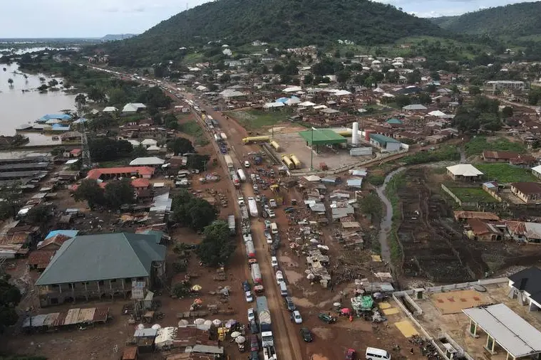'Colossal' flooding kills hundreds in Nigeria