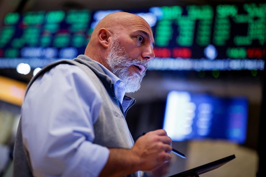 'Blunt' interest rates pose questions about Fed easing: Mike Dolan