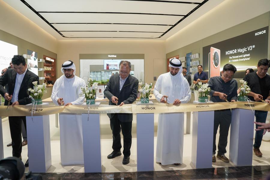 HONOR expands GCC presence with new flagship experience store in Dubai