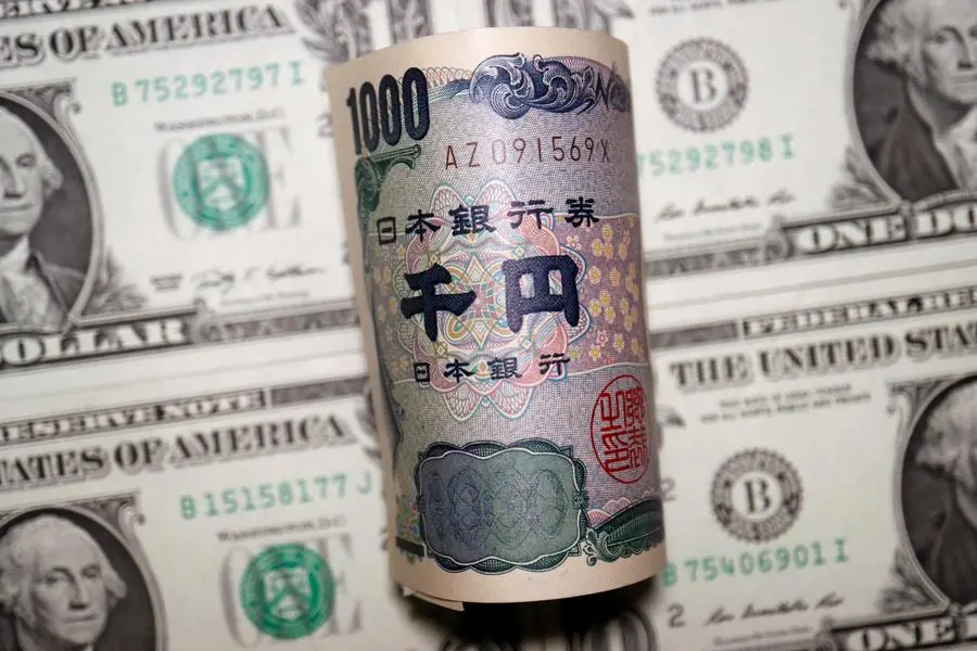 Dollar gains on yen on bets of US growth inflation