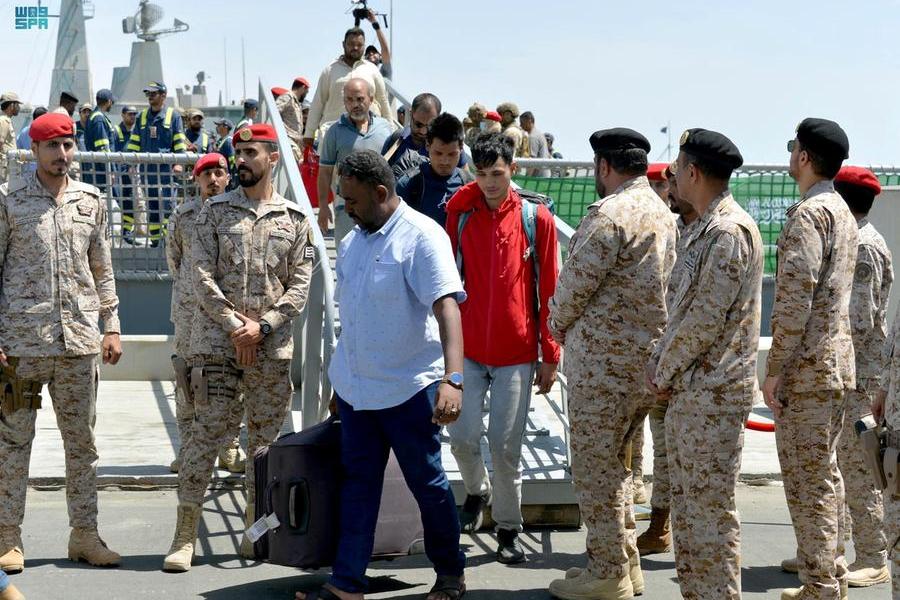 Saudi military commander receives Iranians, including diplomat ...