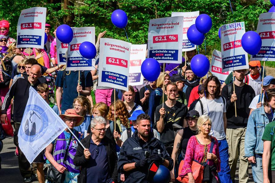 Hundreds protest outside German Tesla factory