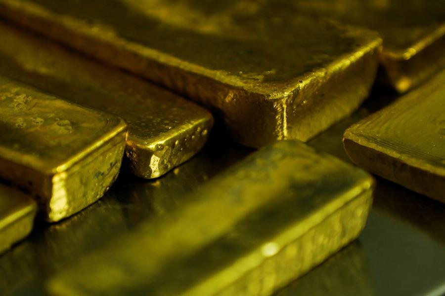 Gold steadies in holiday lull as markets await 2025 Fed moves