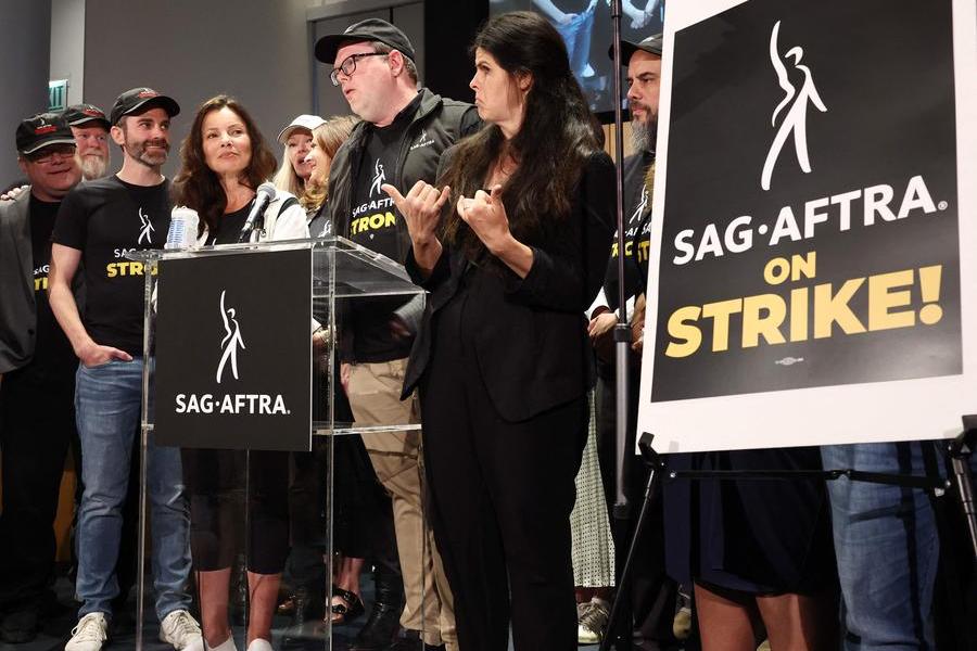 'We were duped' by studios, says Hollywood actor union president
