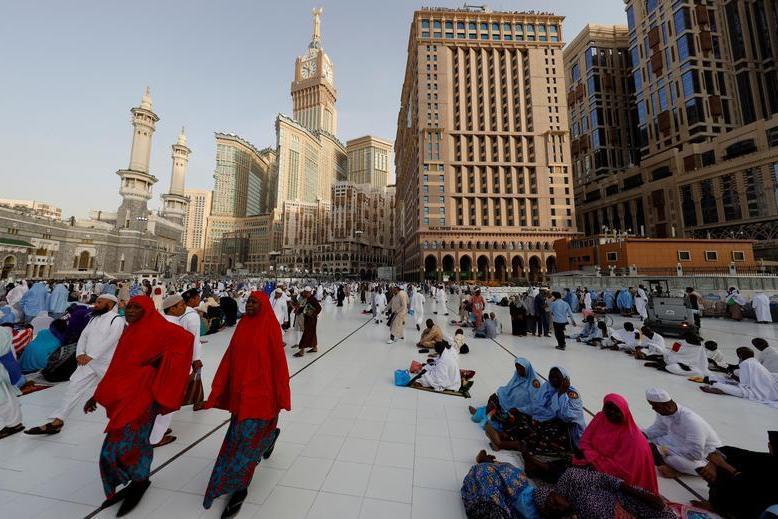 SPA captures smooth flow of Grand Mosque visitors from security ...
