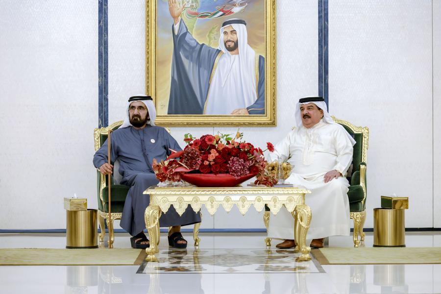 Mohammed bin Rashid meets with King of Bahrain at his residence in Abu ...